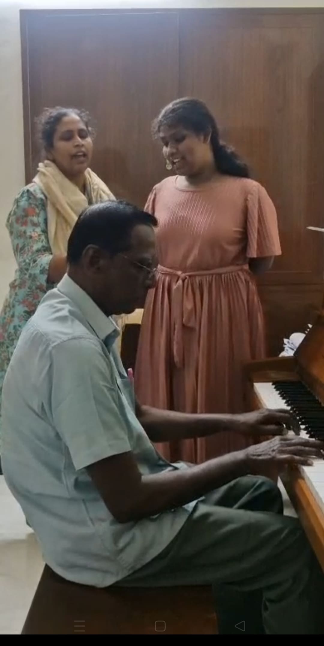 A Salem Choir Master’s Gift to Tamil Churches: An App That Brings Every ...